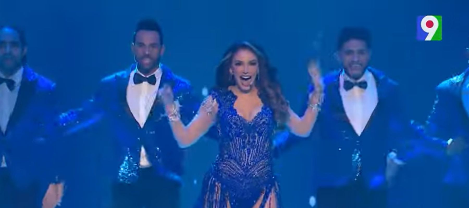 Jochy Santos, Hony Estrella y Los Hermanos Rosario inician la fiesta ... Jochy Santos, Hony Estrella y Los Hermanos Rosario inician la fiesta ...