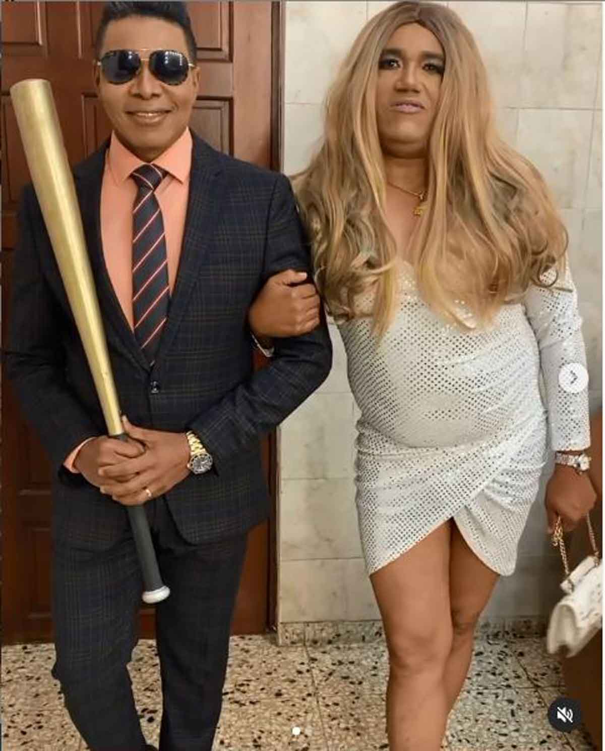 Raymond y Miguel al estilo Jennifer Lopez Y Alex Rodriguez - Color Visión