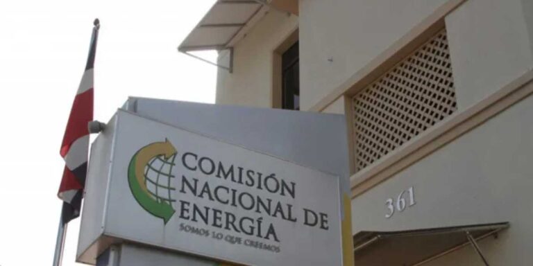 La CNE se aumentó los salarios en 4.3 millones de pesos