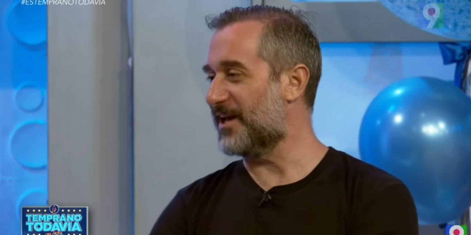 Ronda de chistes con Carlos Sánchez y Jochy Santos | Es Temprano ...