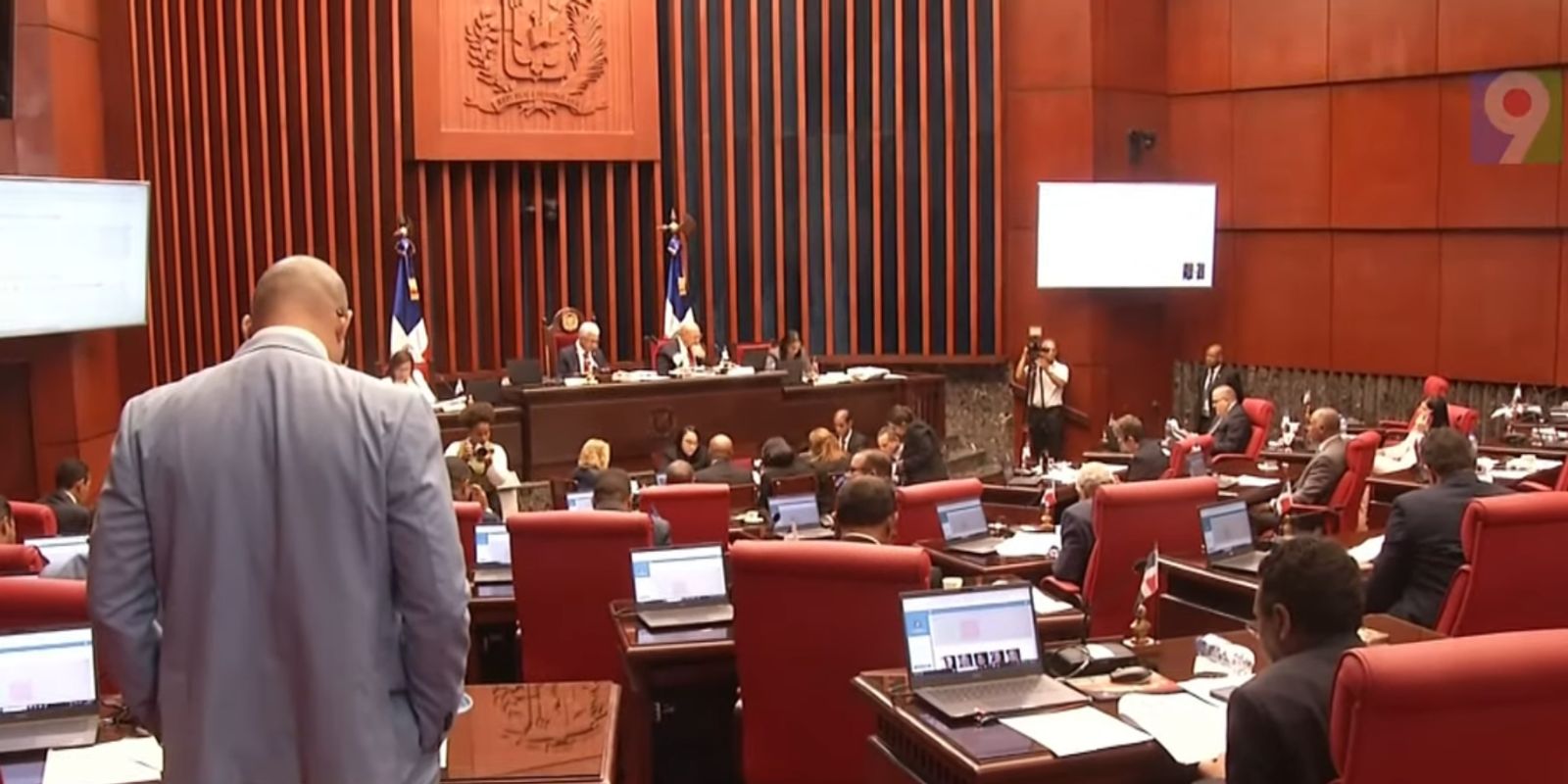 Senado aprobó segunda lectura al Código de Trabajo - Color Visión